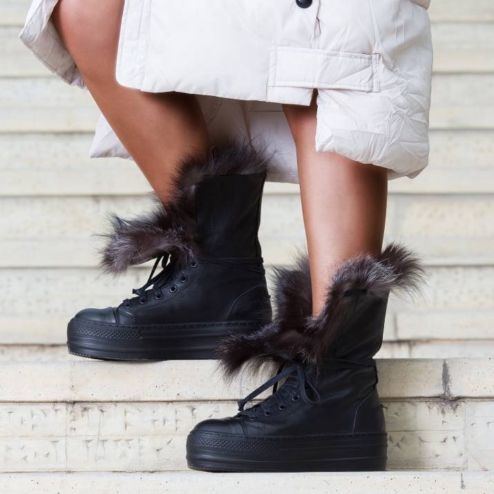 Foxy Fur platform boots, Black Color | ExclusiveJeans.com